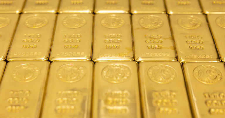 Gold smashes new record of $4,600 as Powell probe and global ...