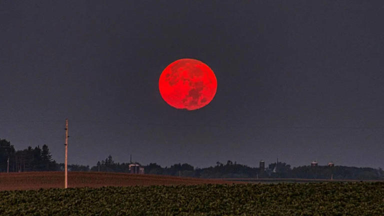 Total lunar eclipse 2026: Moon will turn blood red for 82 minutes on ...