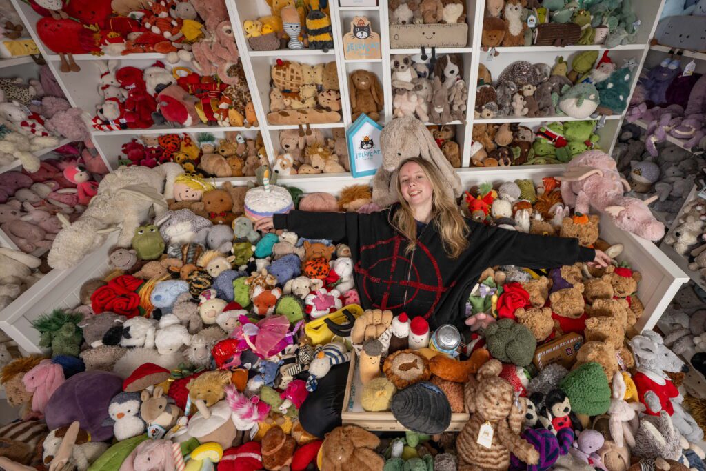 Teen with 877 Jellycats awarded Guinness World Record for largest ...