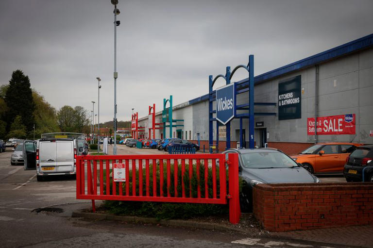 Mum fined for overstaying in car park after 10-minute visit