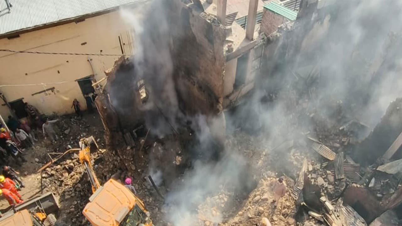 Himachal: One child dies, nine trapped in massive fire in Solan's Arki