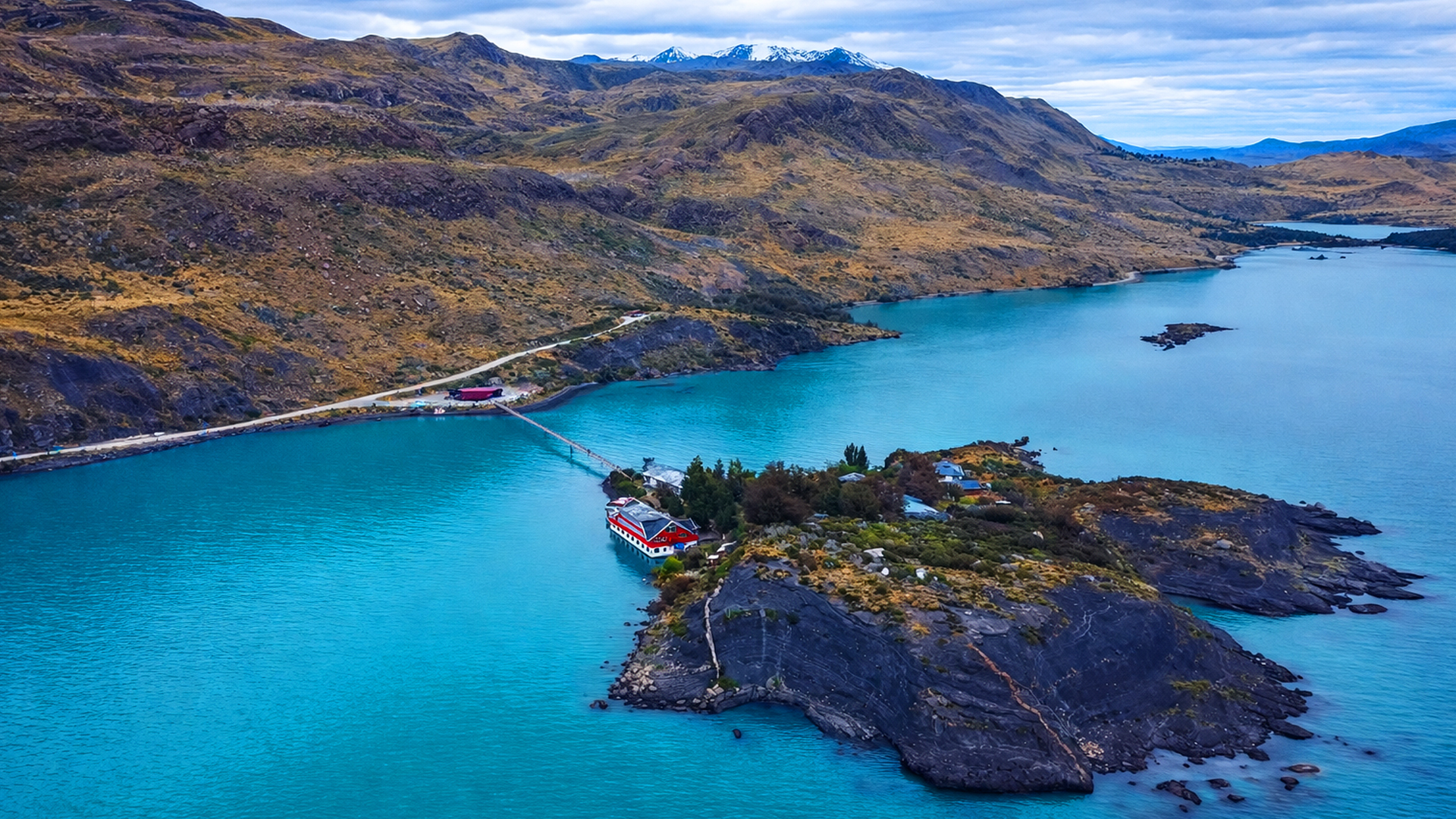 Lake Pehoé surrounded by mountains and glacial waters
