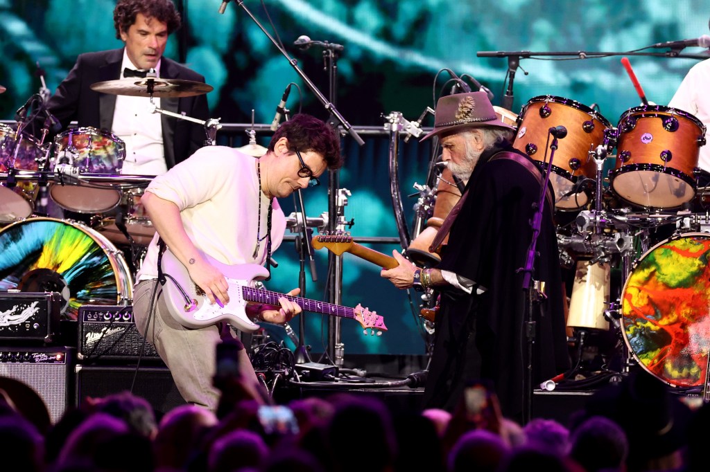 John Mayer remembers Bob Weir: 'Thanks for letting me ride alongside you'