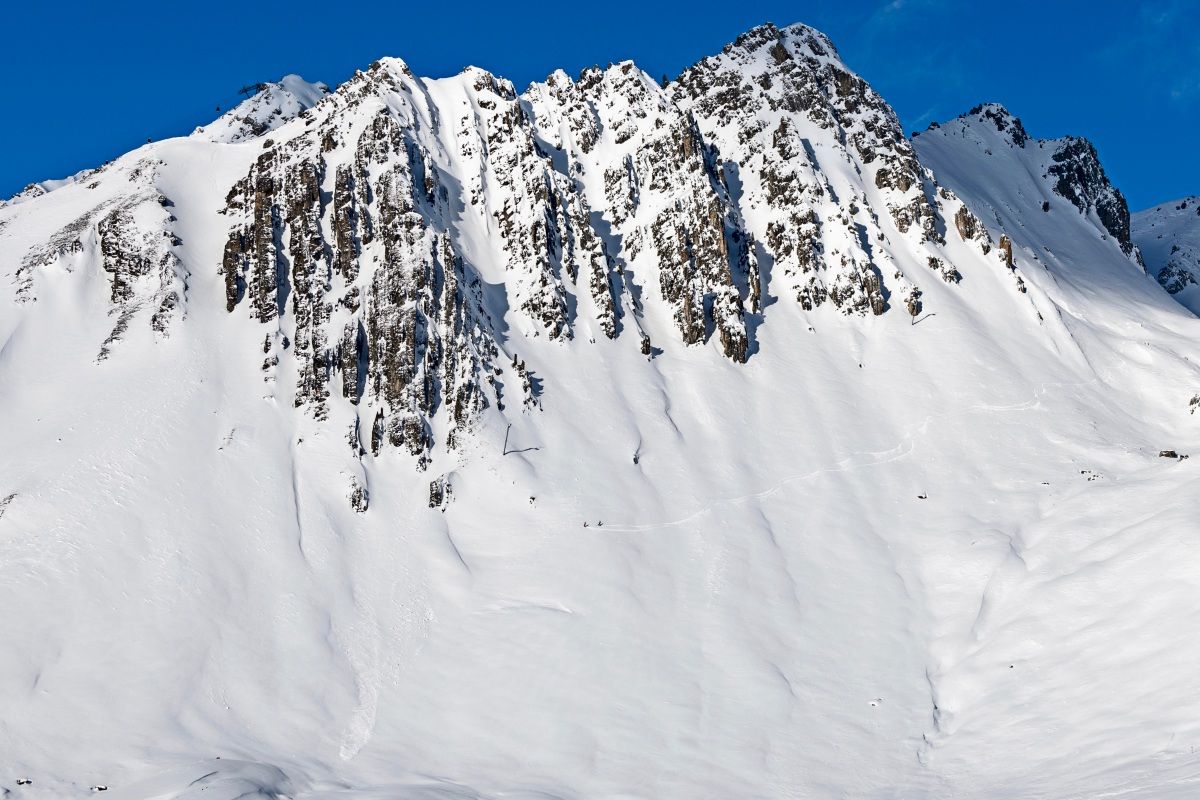 Weil Hand aus Schnee ragte, wurde ein Brite unverletzt aus Lawine gerettet