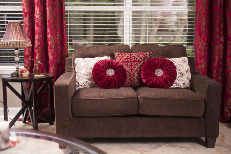 Designers say these 6 tacky color combos can ruin a room