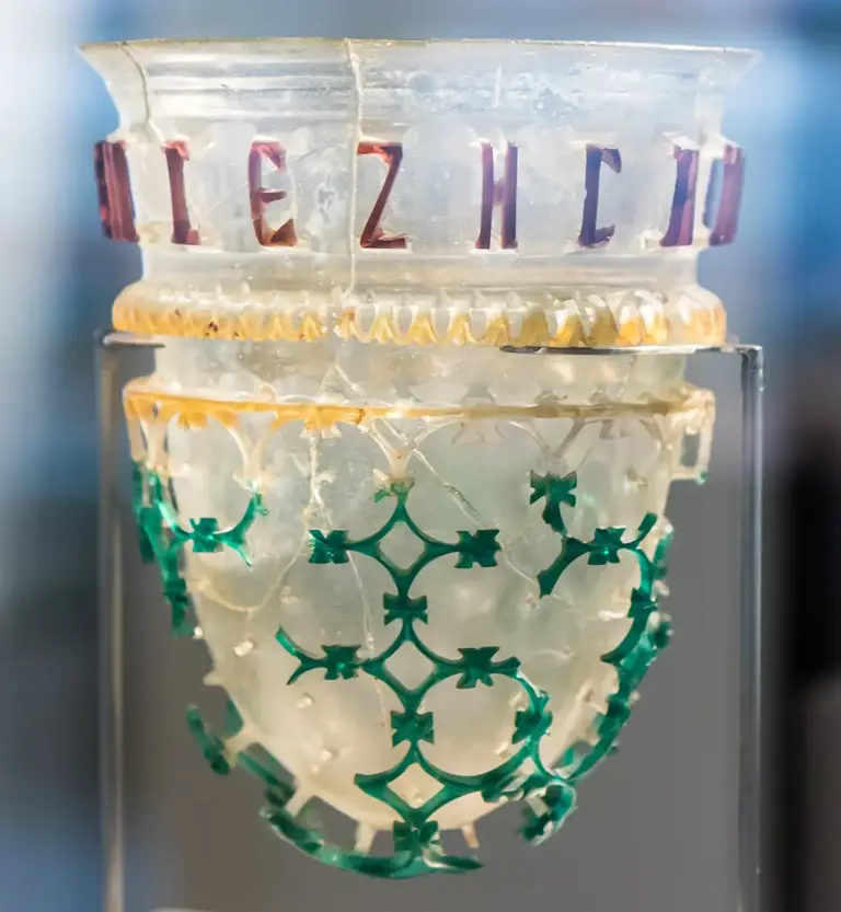 Diatretas: las copas de lujo de Roma que escondían el sello de su taller