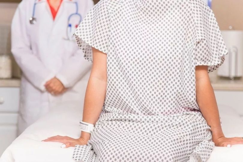 Woman having smear test leaves people baffled with 'odd' item she takes ...