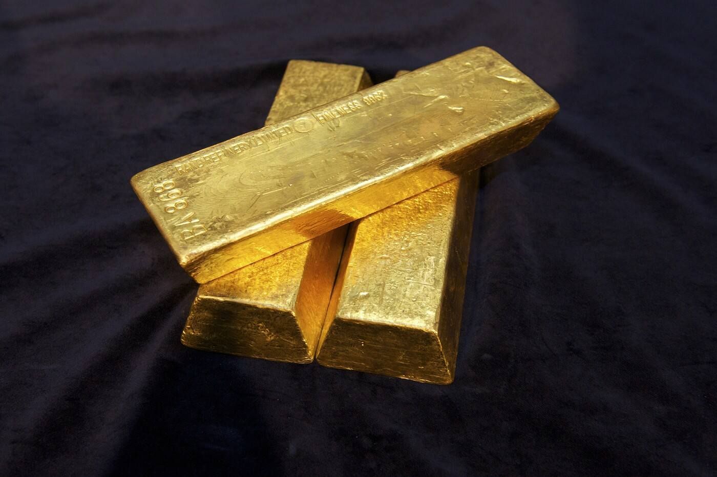 Zlato láme další rekord. Obavy z Trumpových cel a sporu o Grónsko ženou ...