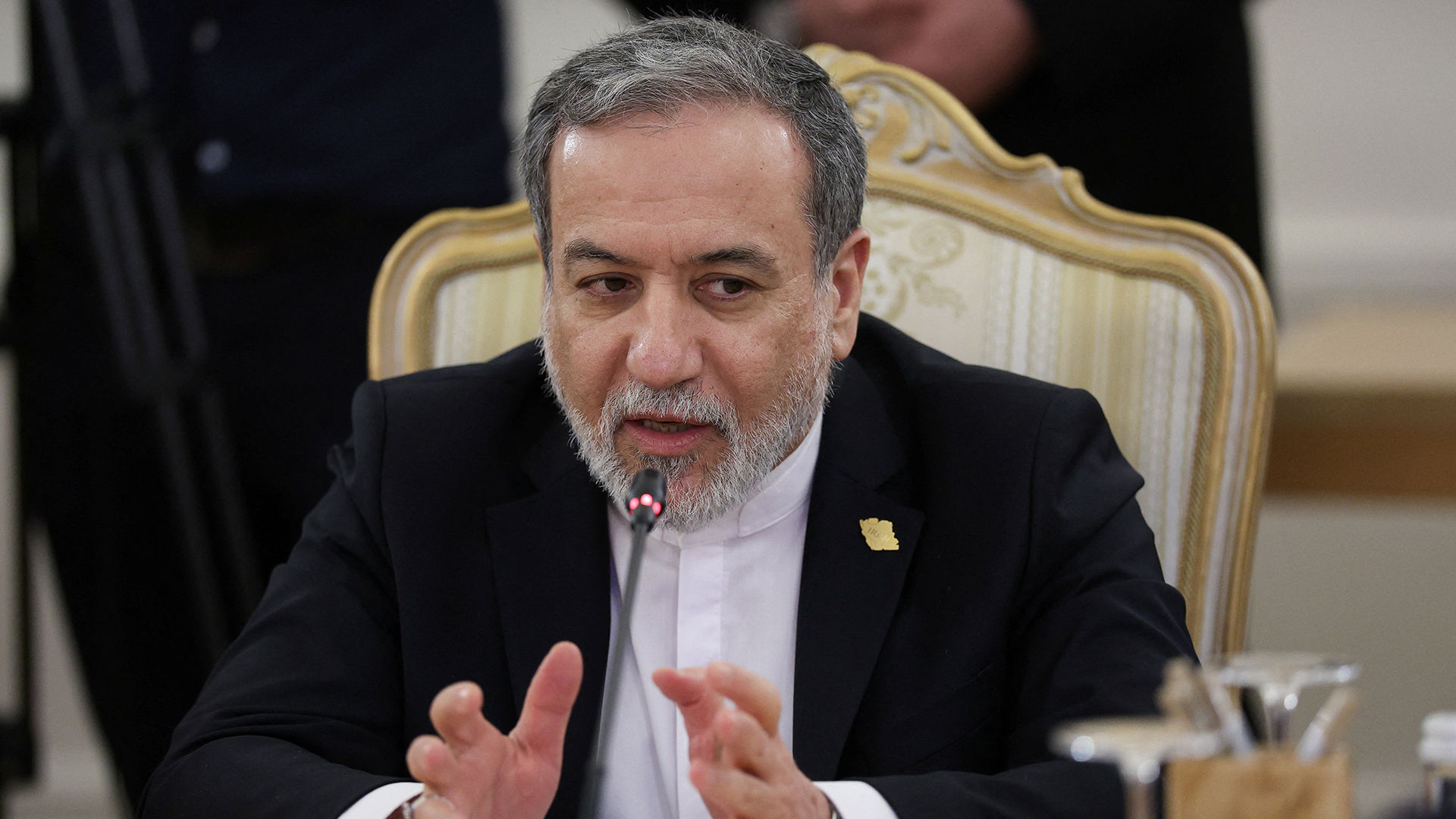 Iran’s FM says ready for war or dialogue over US threats