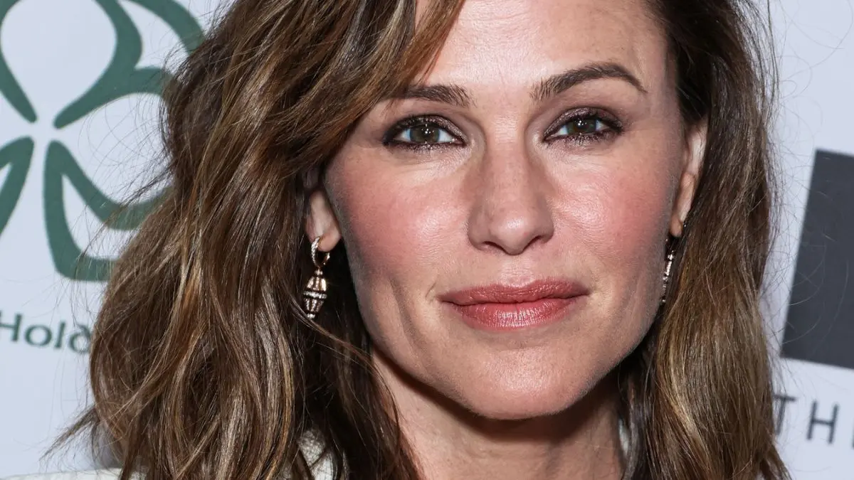 Jennifer Garner, 53, flaunts her ageless frame in a daringly beaded LBD ...