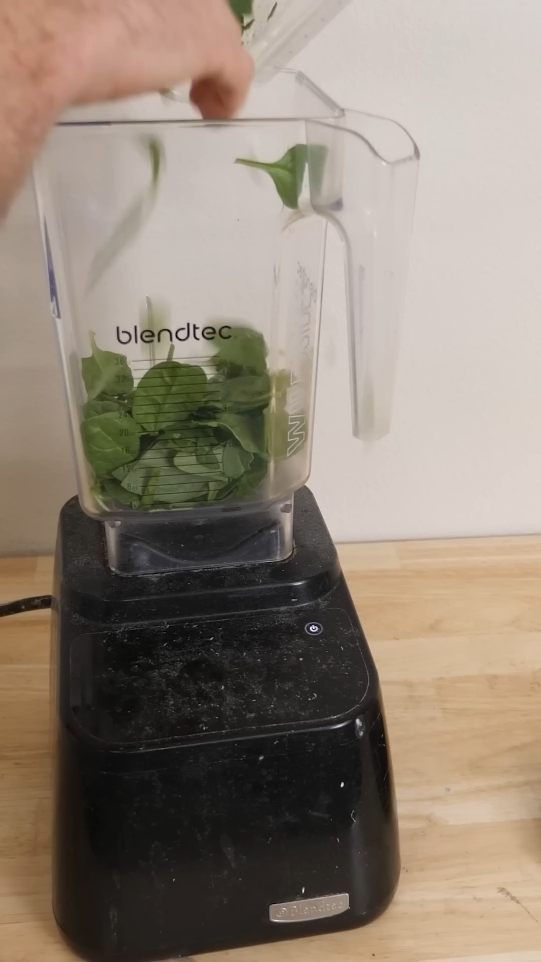 Removing chlorophyll from leaves