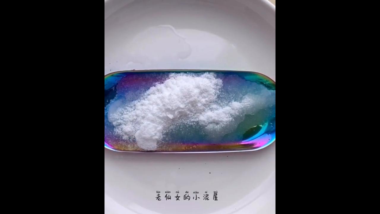 Adding solution to create a foam powder ASMR