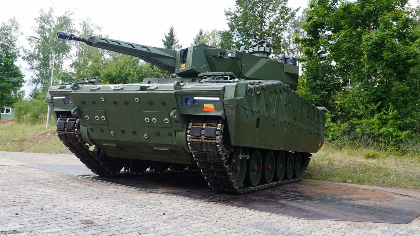 Deutschland liefert jetzt seinen neuesten Schützenpanzer an die Ukraine