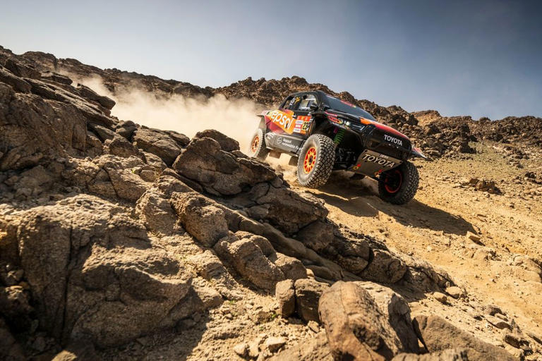 Isidre Esteve retak tulang dada dan tinggalkan Dakar