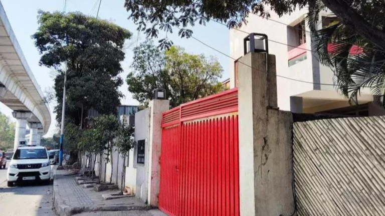 'Parents tied up, drugged & robbed': Cops begin probe into theft at ...