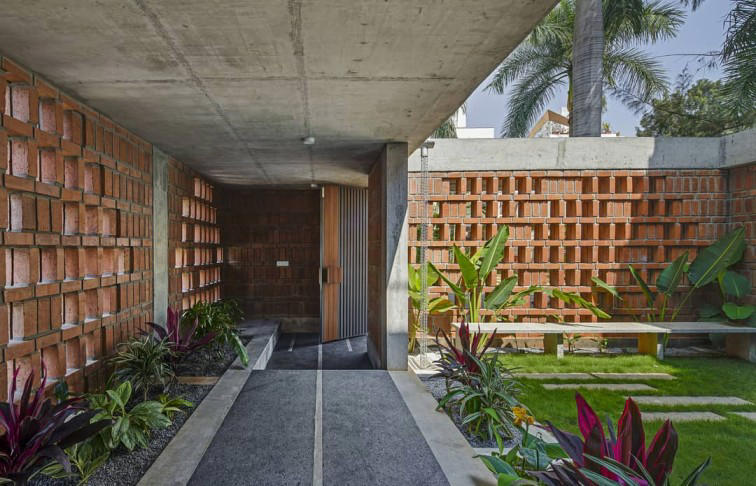 5 model pagar roster terbaru untuk hunian modern