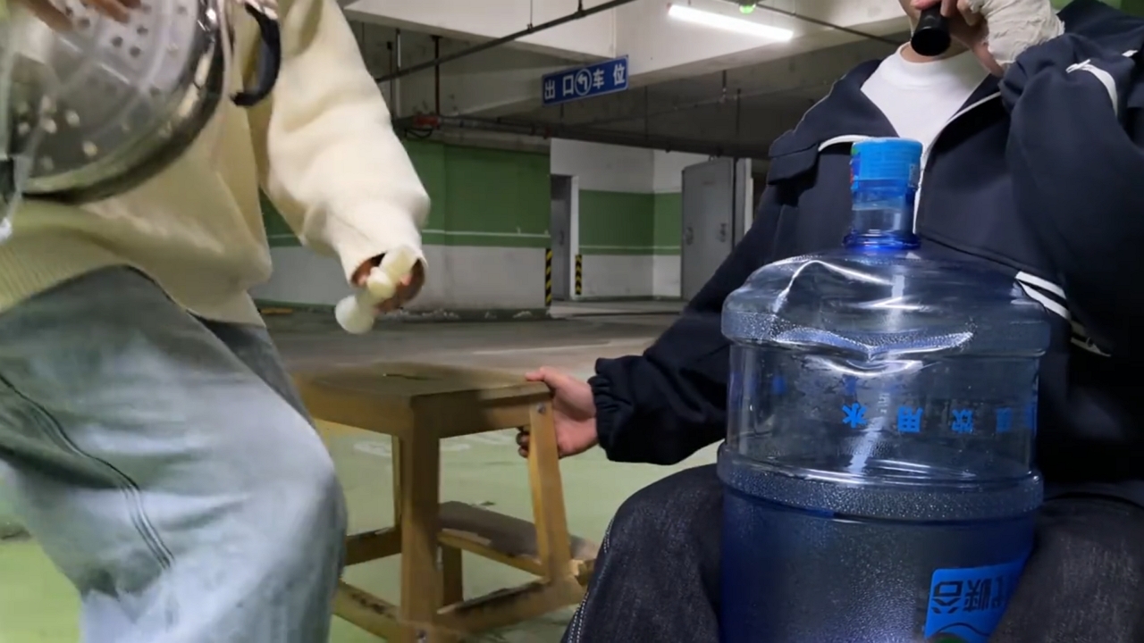 Street performers create music with everyday objects in Beijing, China