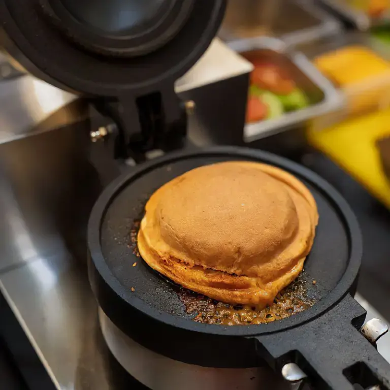 Che cos’è lo Space Burger, il panino a forma di UFO che sta ...