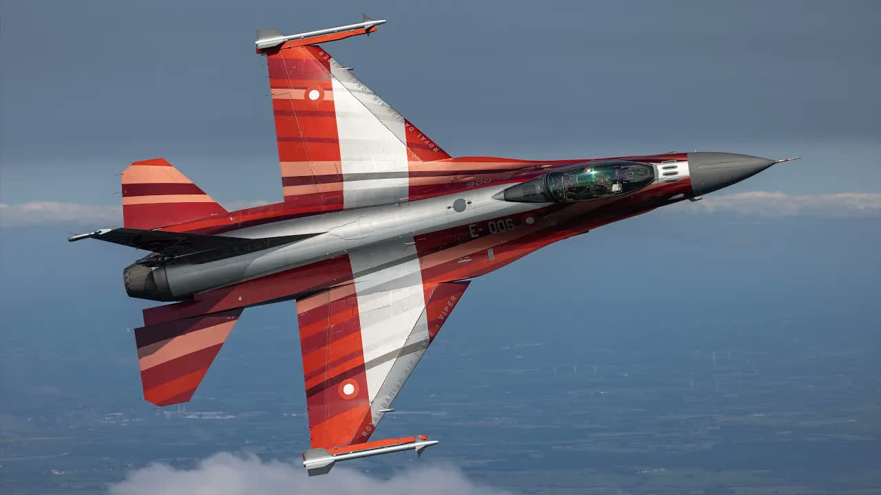 One last flight together - watch the final mission of a legendary jet