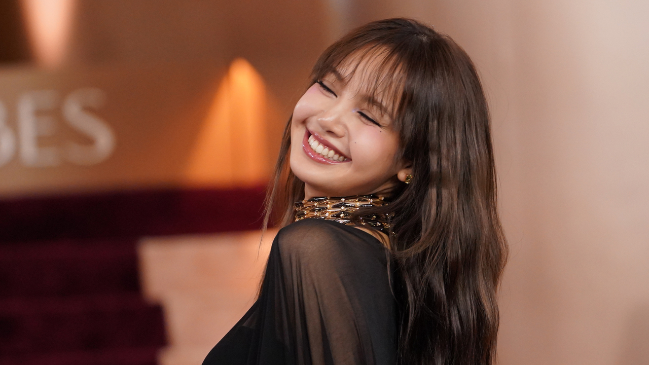 Blackpink's Lisa at Golden Globes 2026: Presenting with Priyanka Chopra ...