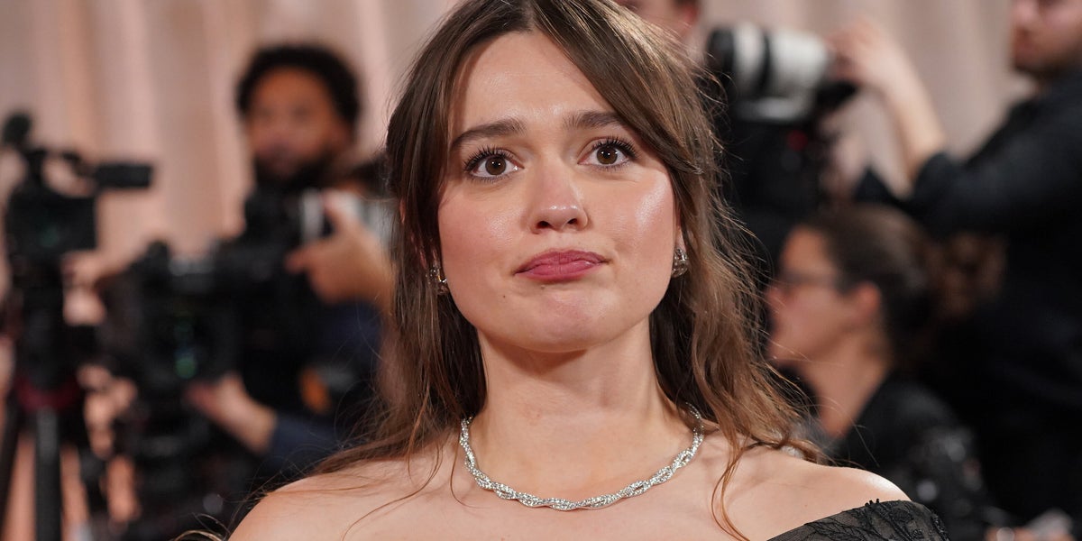 Golden Globes 2026: Aimee Lou Wood walks red carpet with boyfriend Adam ...