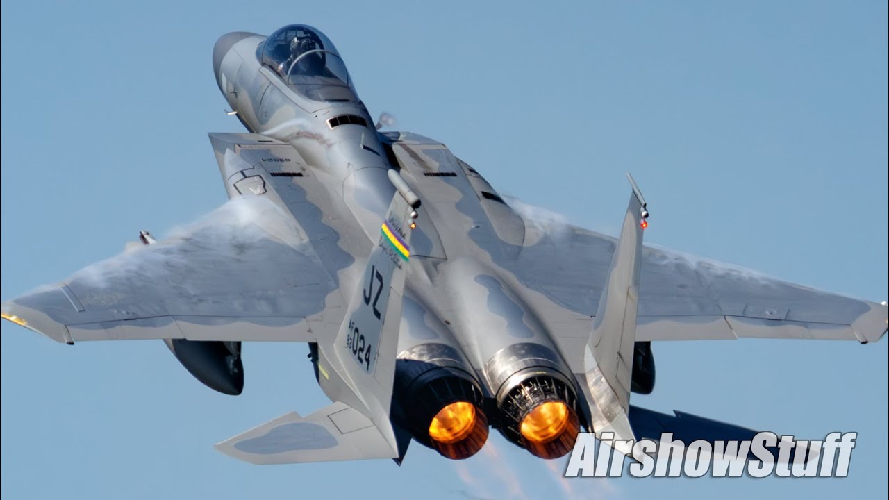 Watch non-stop F-15 Eagles tear past the crowd