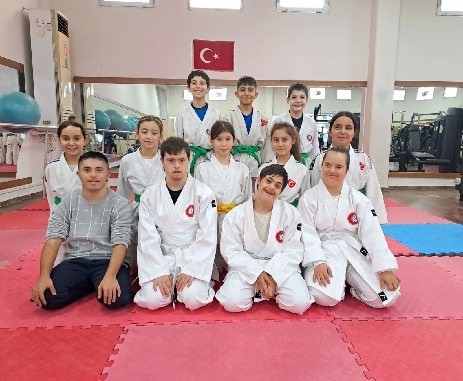 Yunusemre’de down sendromlu bireylere yönelik judo kursları başladı