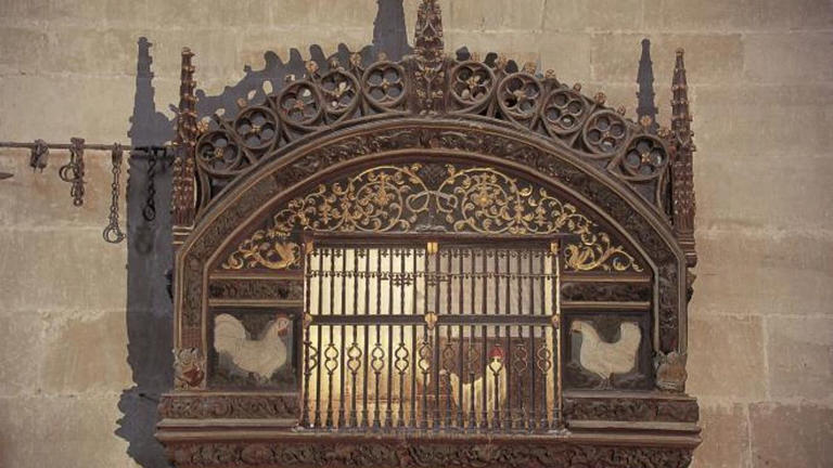 En el interior de esta catedral viven un gallo y una gallina dentro de ...