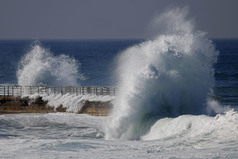 Thousands warned of ocean crushing threat: "Stay away"