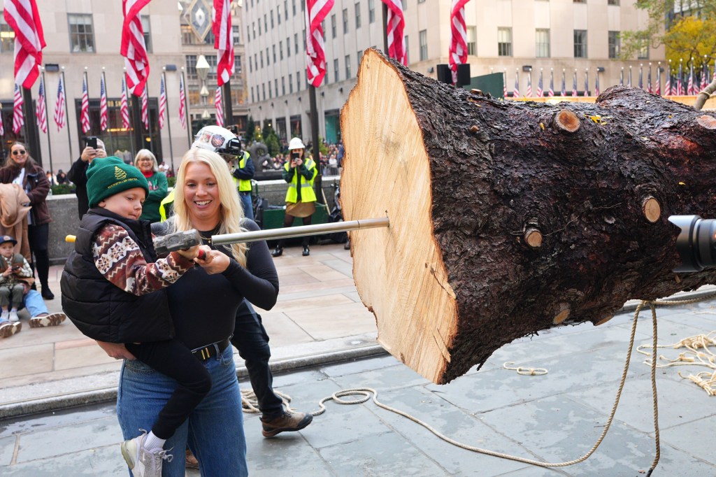 Rockefeller Christmas tree lit up for final time — here’s the ...
