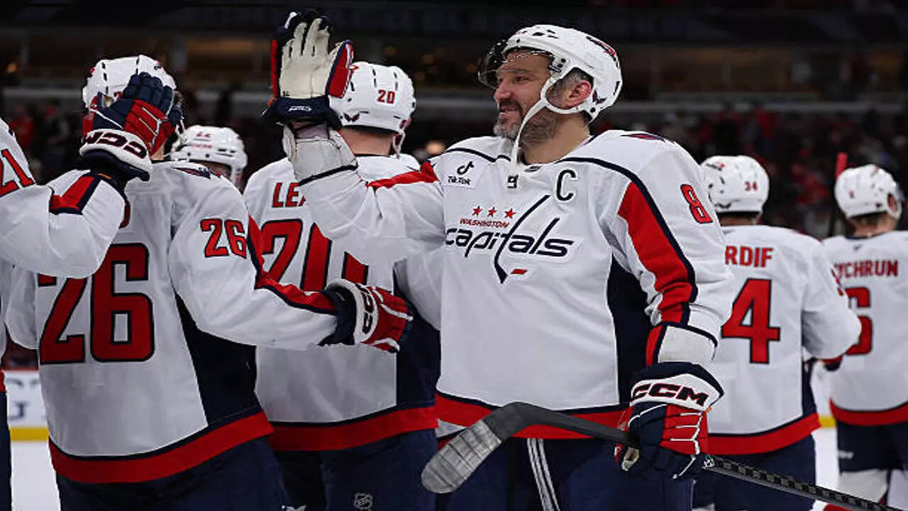 Alex Ovechkin surpasses Ron Francis, moves within one of Gordie Howe’s ...