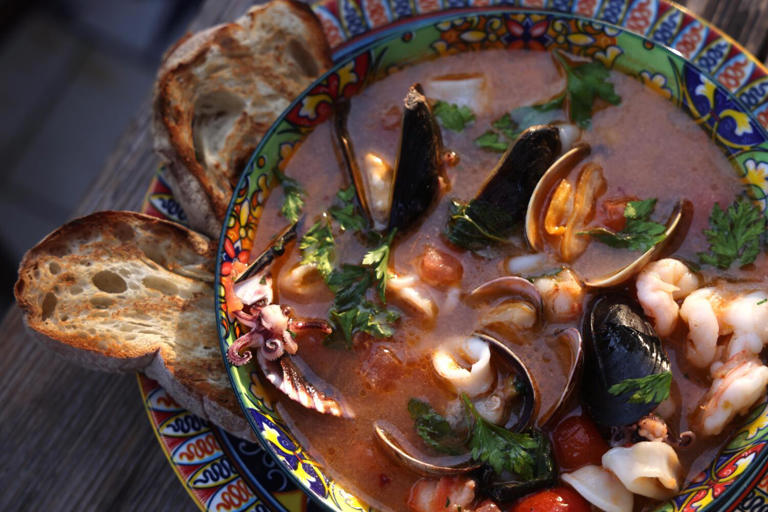 Commentary: A favorite Palisades restaurant rises again in Venice, with ...