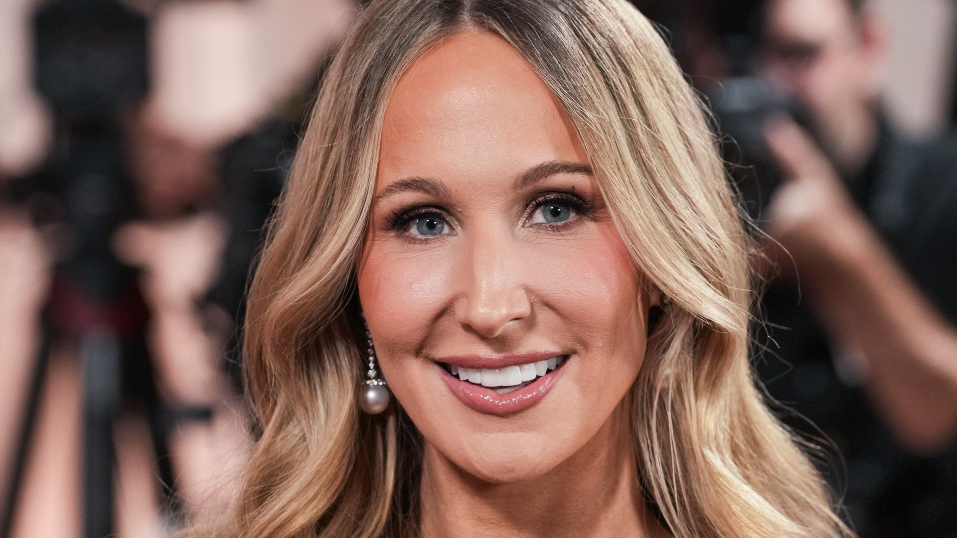 Nikki Glaser, 41, is obsessed with a $10 serum - and it gets nothing ...