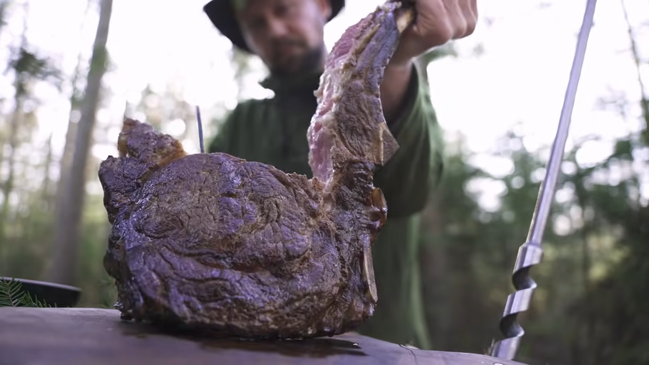 How fire, gravity, and time shape the perfect steak