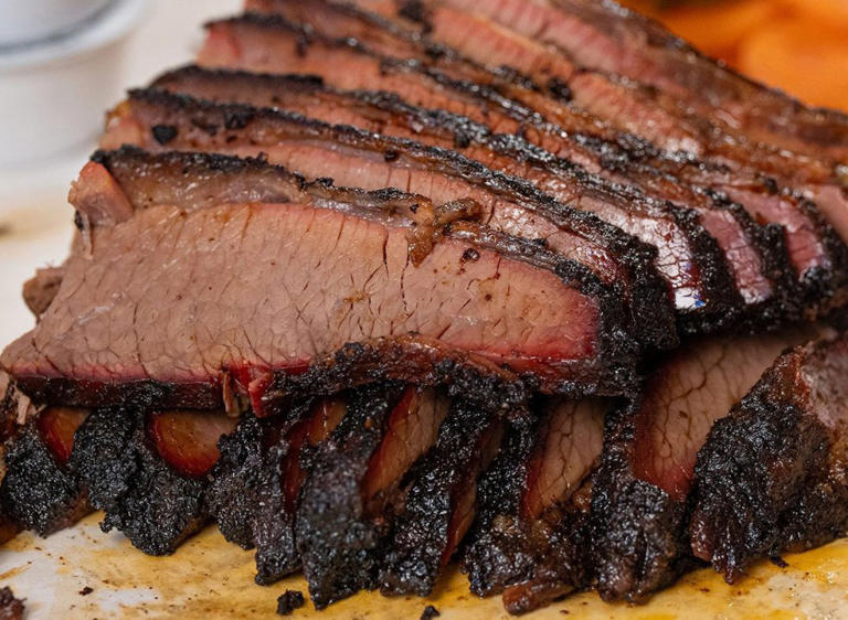 7 chain restaurants with the meatiest brisket plates, according to diners