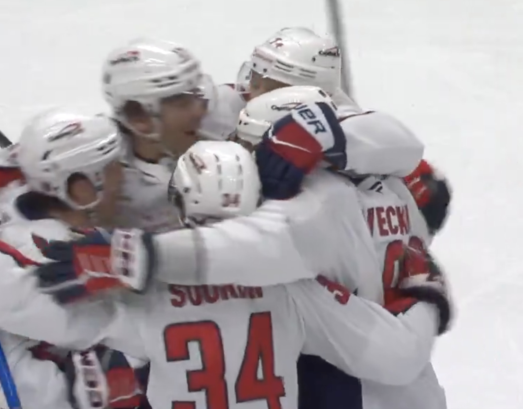 Top 5: Alex Ovechkin’s 21st consecutive 20-goal season