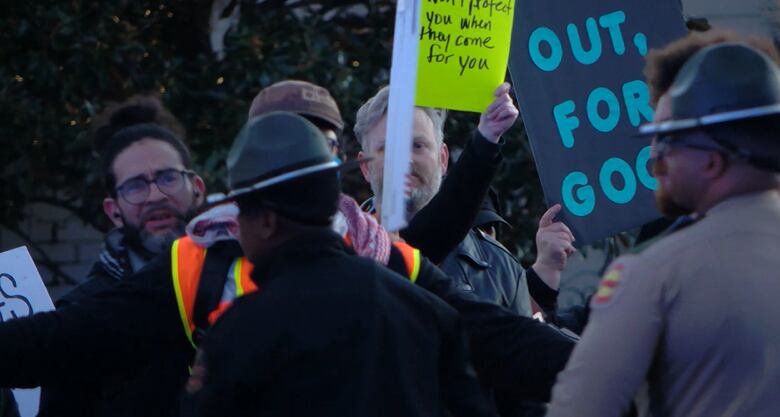 Memphis anti-ICE protest draws hundreds, leads to tense encounter with ...