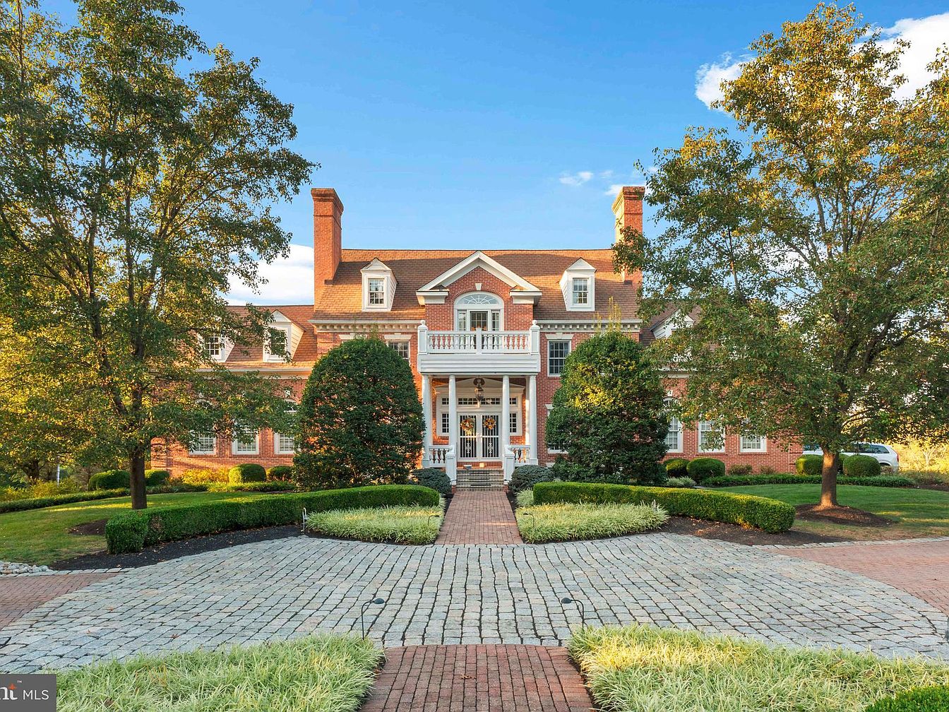 Experience timeless elegance in a 1989 Southern Colonial estate in ...