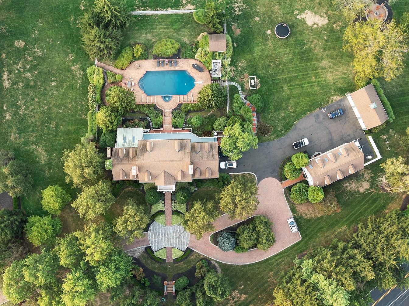 Experience timeless elegance in a 1989 Southern Colonial estate in ...