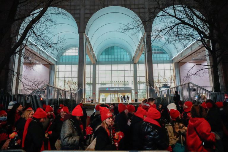 Thousands of nurses go on strike at several major New York City hospitals