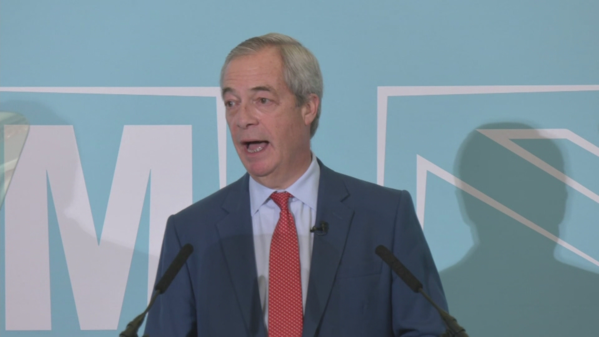 Farage hails Reza Pahlavi as a 'positive' influence