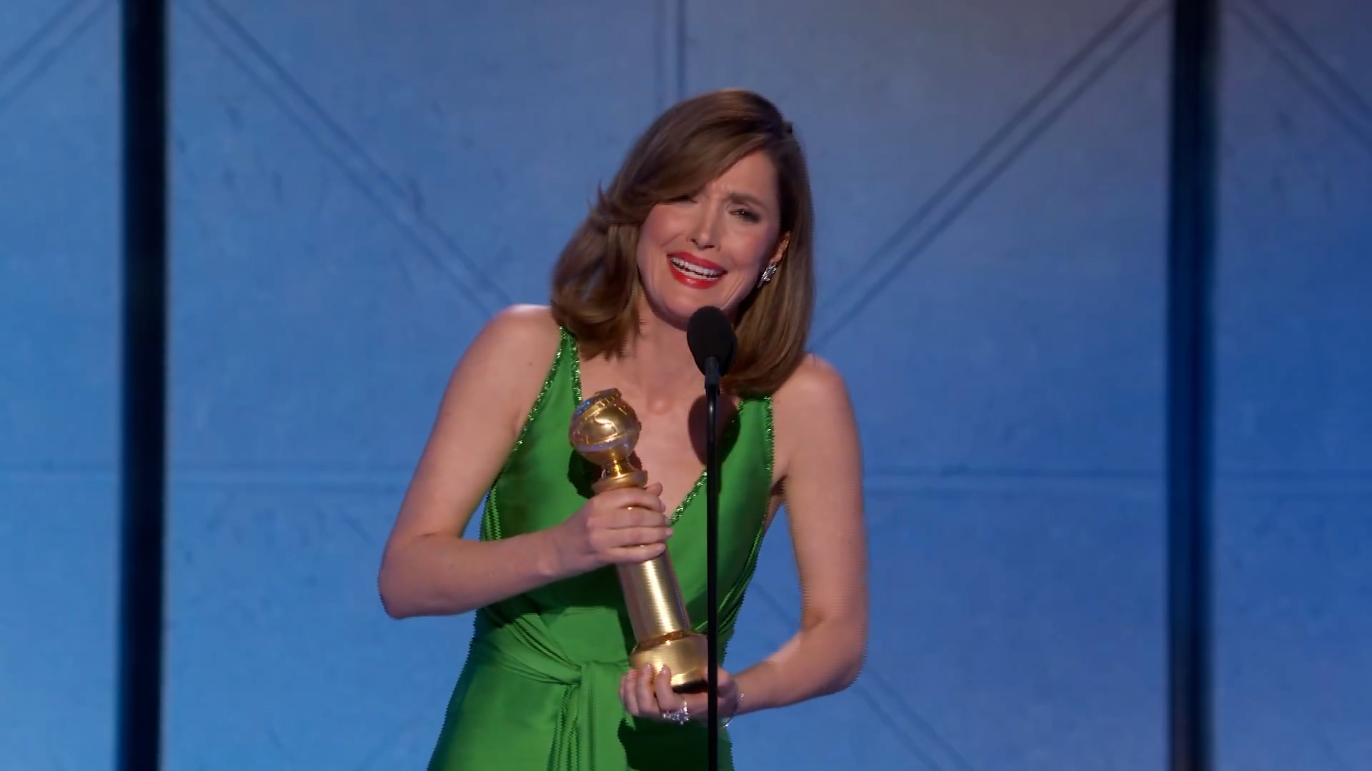 Rose Byrne gives hilarious speech after winning Golden Globe