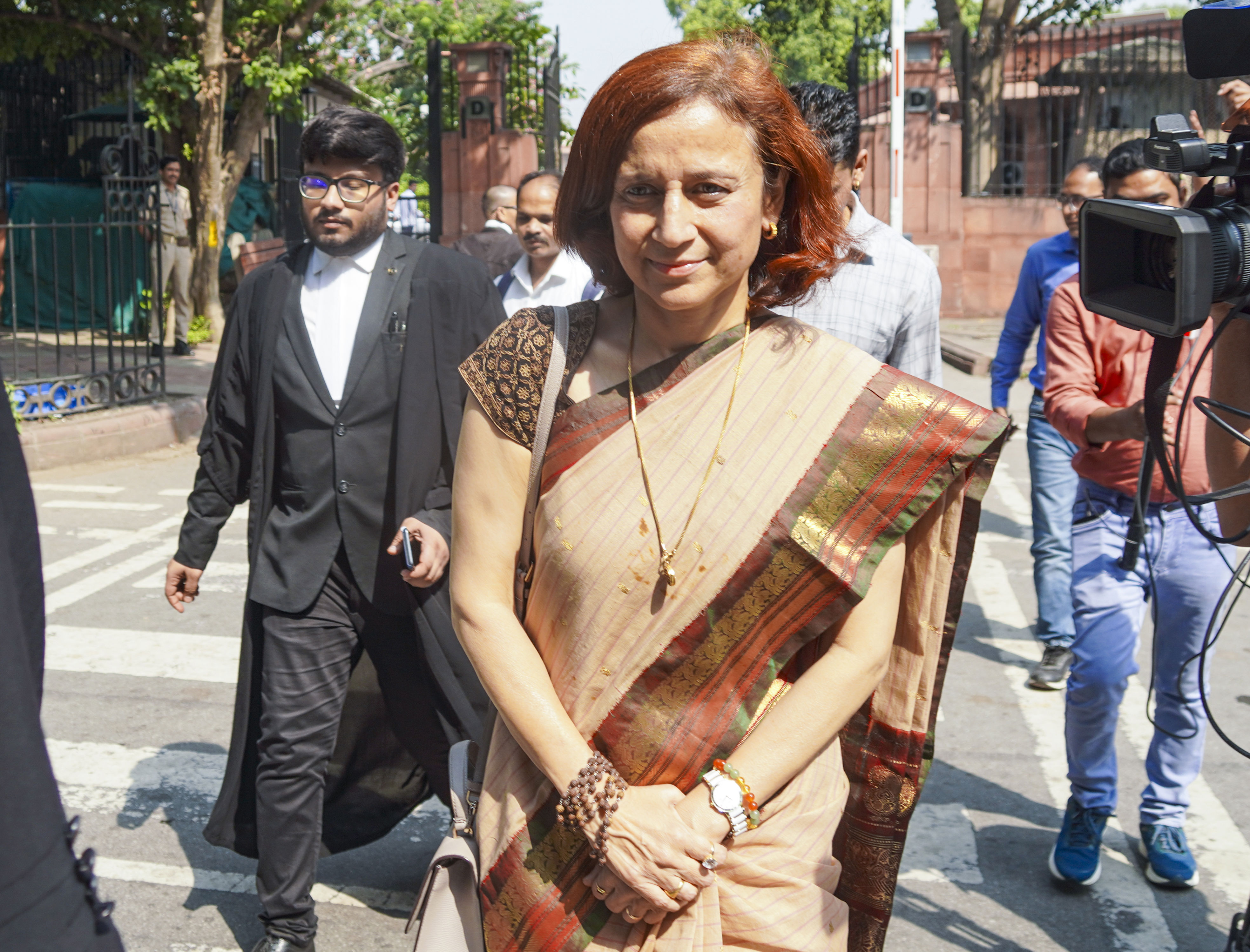 Detaining authority didn't apply mind, relied on irrelevant material ...