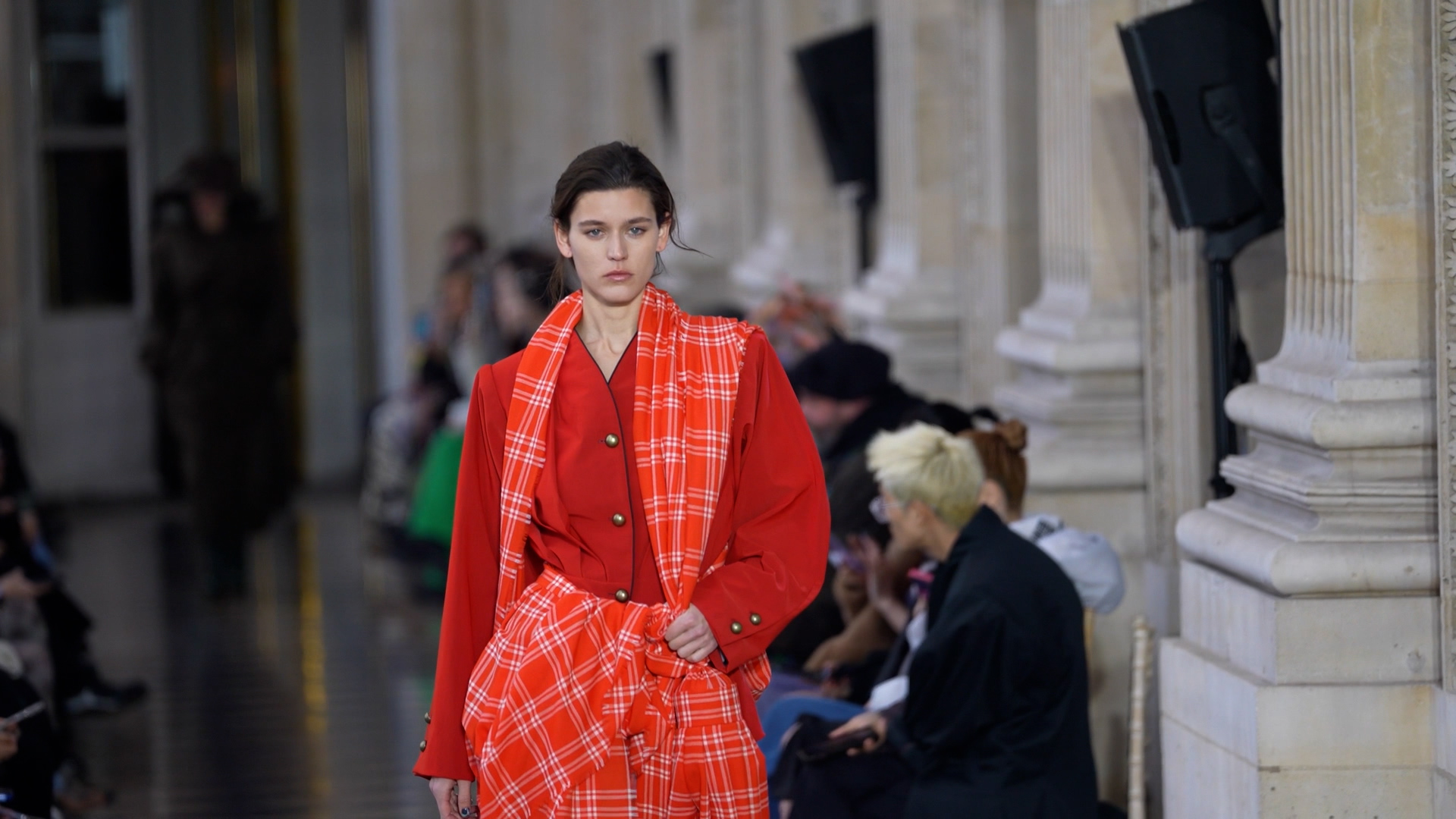 Grunge kehrt zurück: Der rebellische Stil, der die Mode erobert