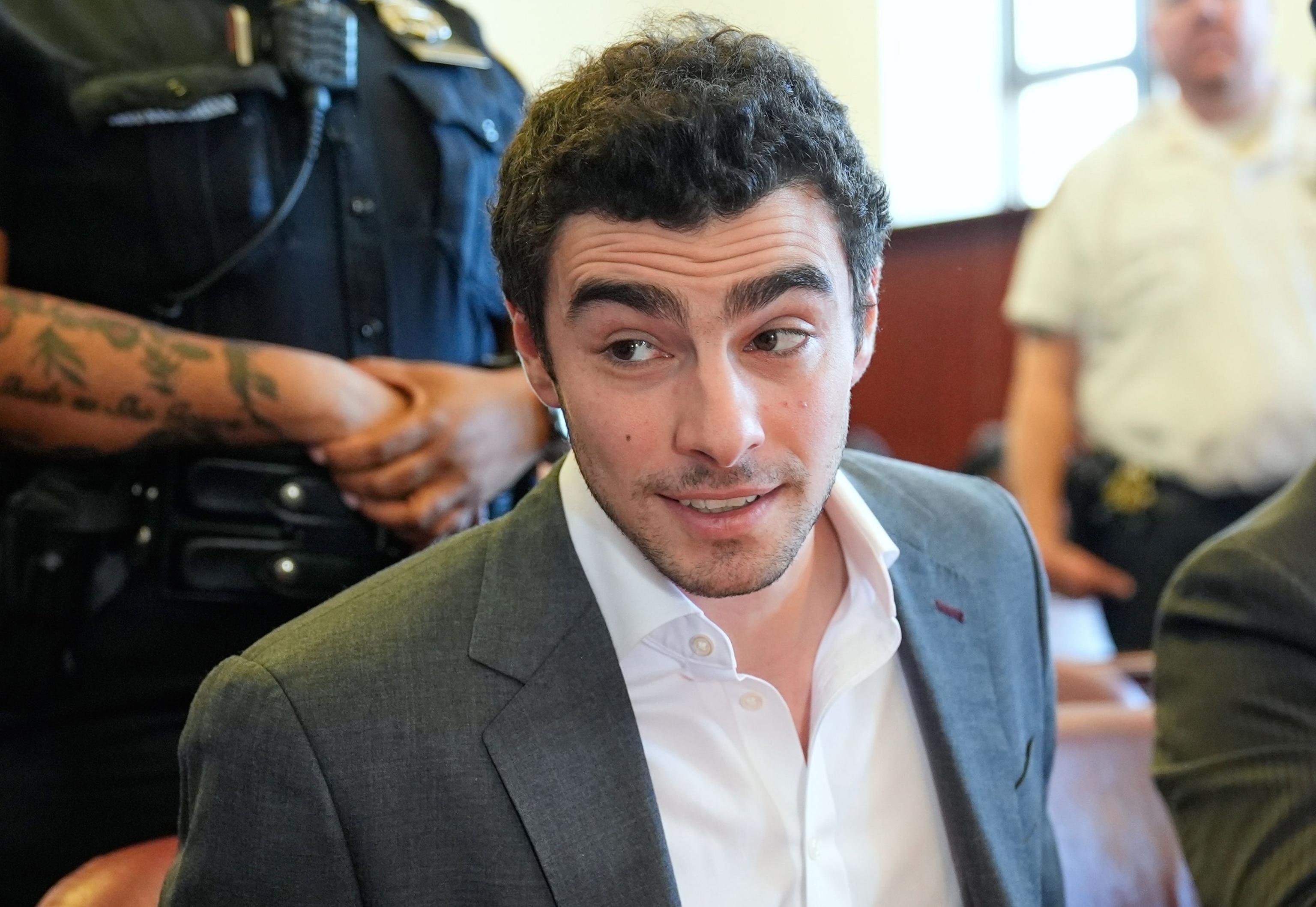 Judge changes mind on Mangione evidence, orders hearing over seizure of ...