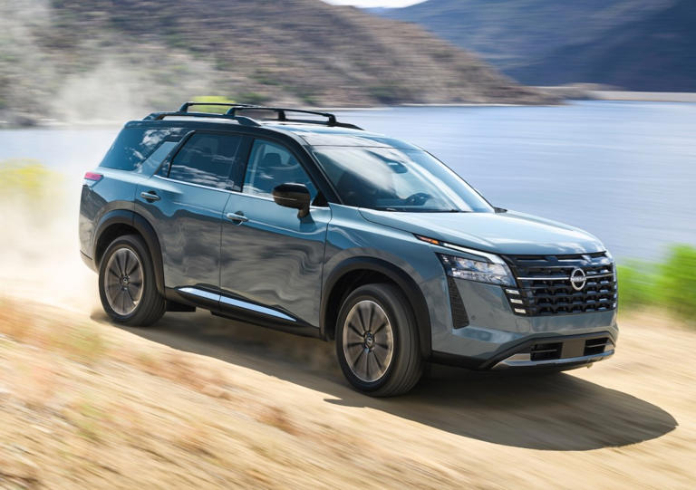 2026 Nissan Pathfinder vs 2026 Hyundai Santa Fe: Which is the smarter buy?