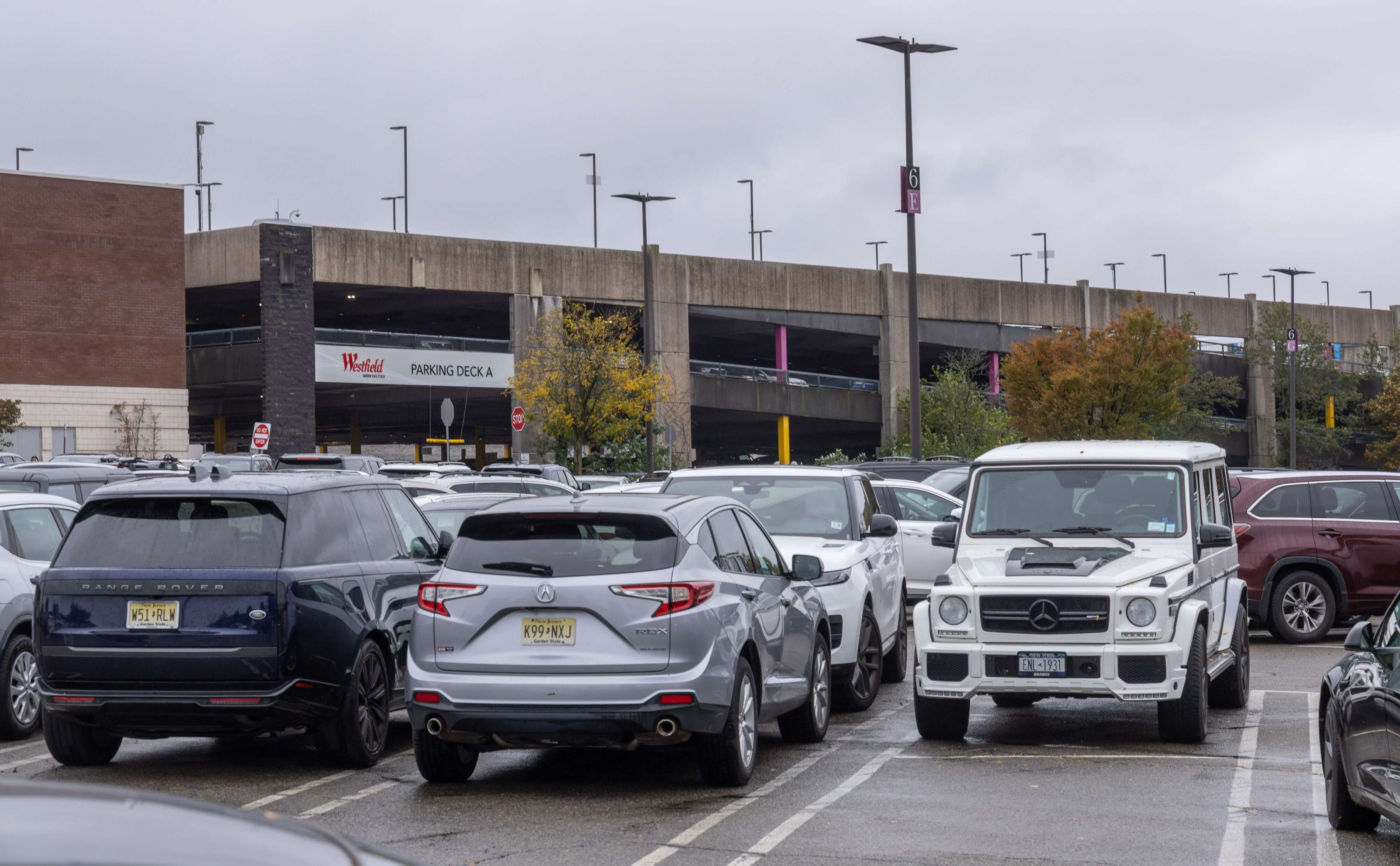 Man charged with weapons offenses after bringing gun into NJ mall ...