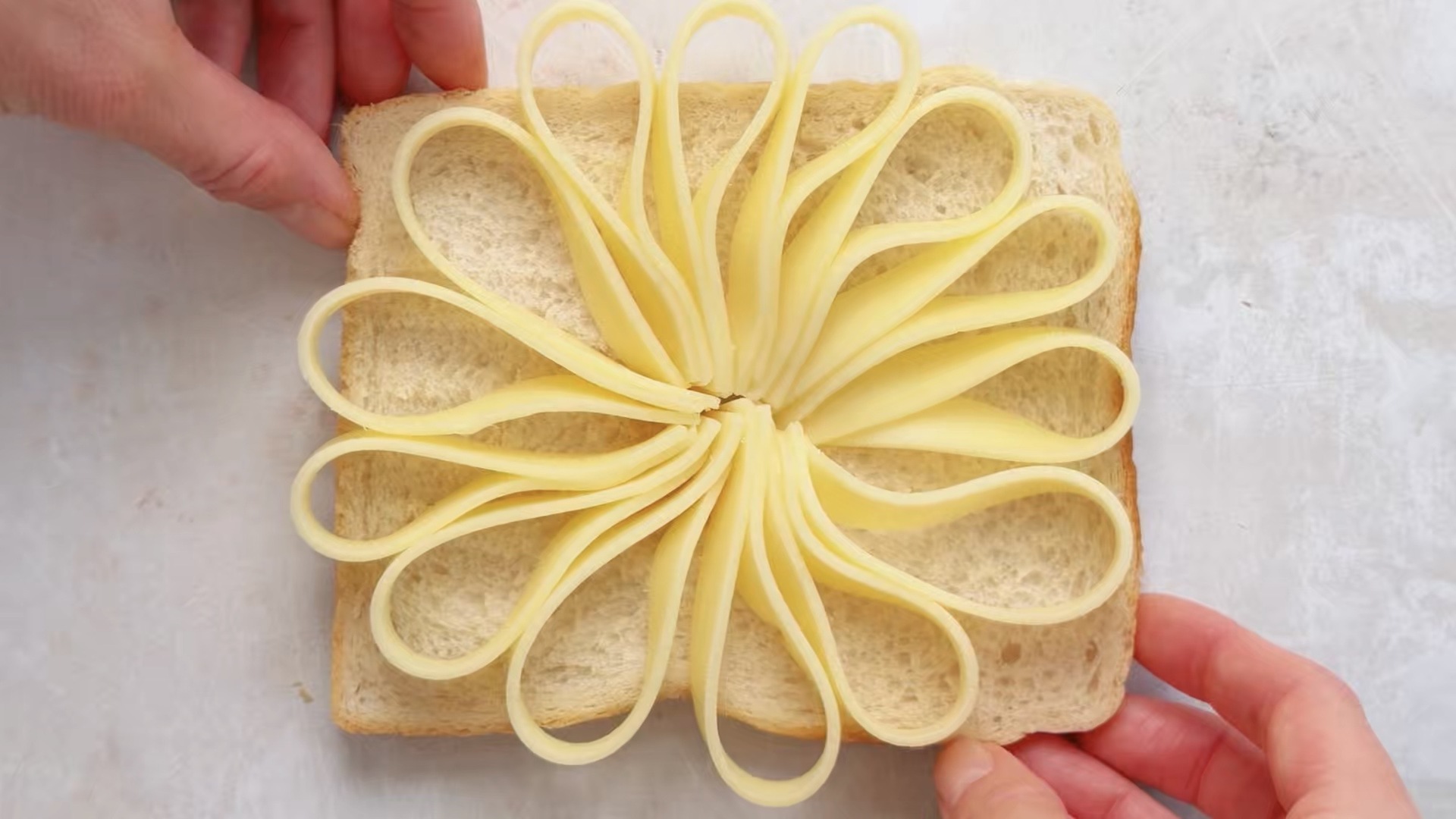 Fromage à la fleur sur toast