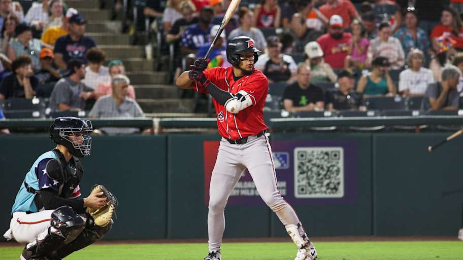 SF Giants re-sign power-hitting outfield prospect to minor league deal
