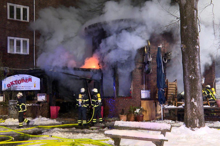 Brand im Restaurant "Oktober": 16 Menschen evakuiert